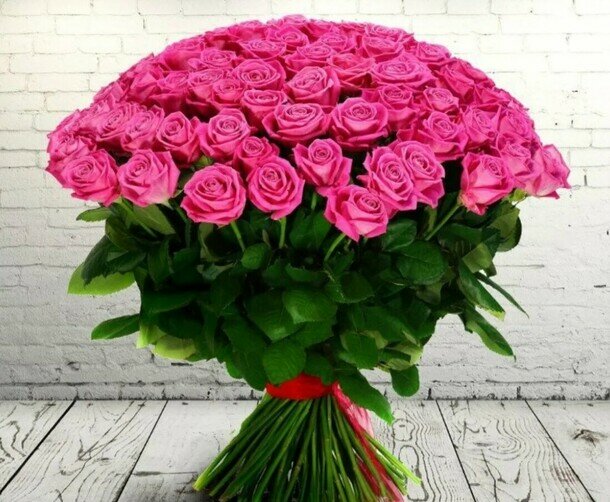 Букет Well Flowers "Розы", круглый, 101 цветок, 50 см, в пленке, букет свежих цветов