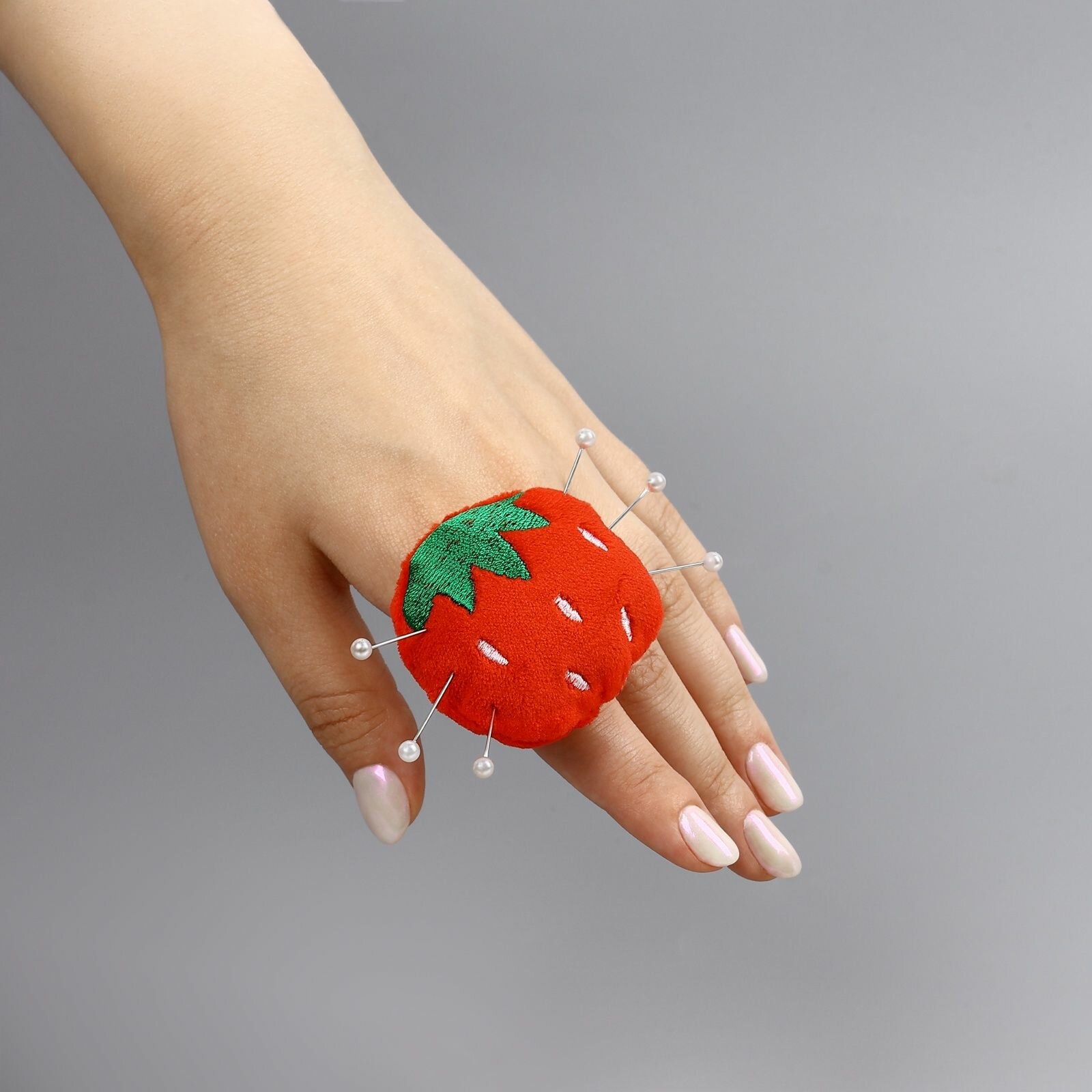 Игольница-кольцо Клубника , 4.5 4.5 4 см, красная, зелёная