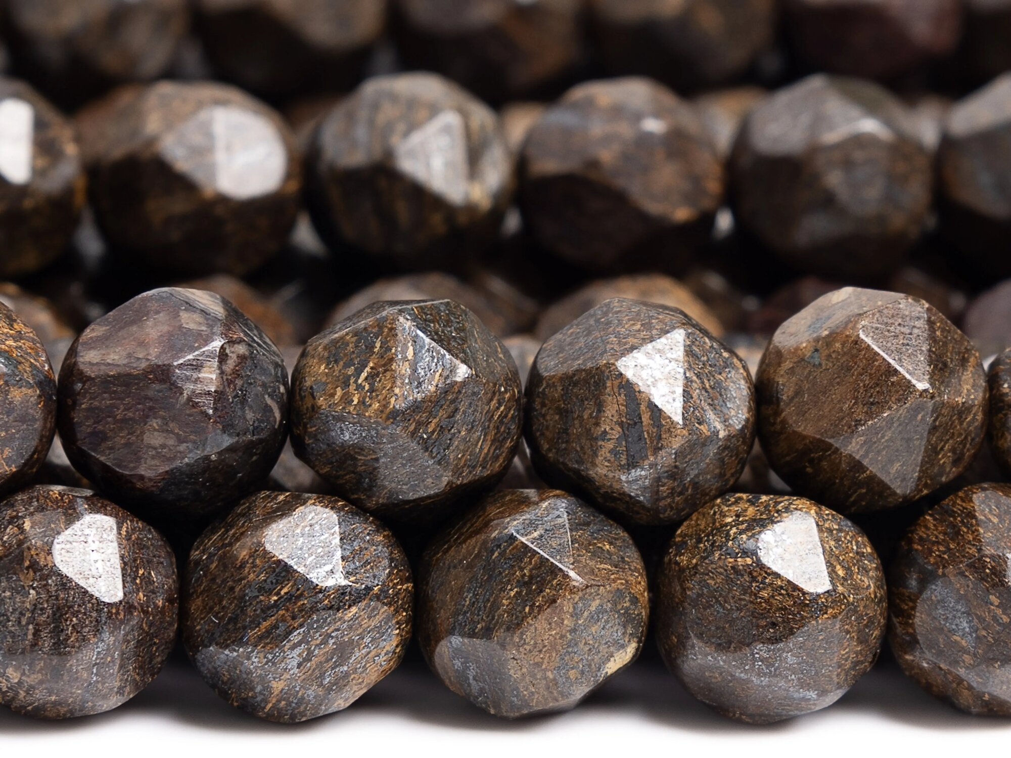 Граненые бусины из бронзита 6/8/10 мм 6mm approx. 58 beads