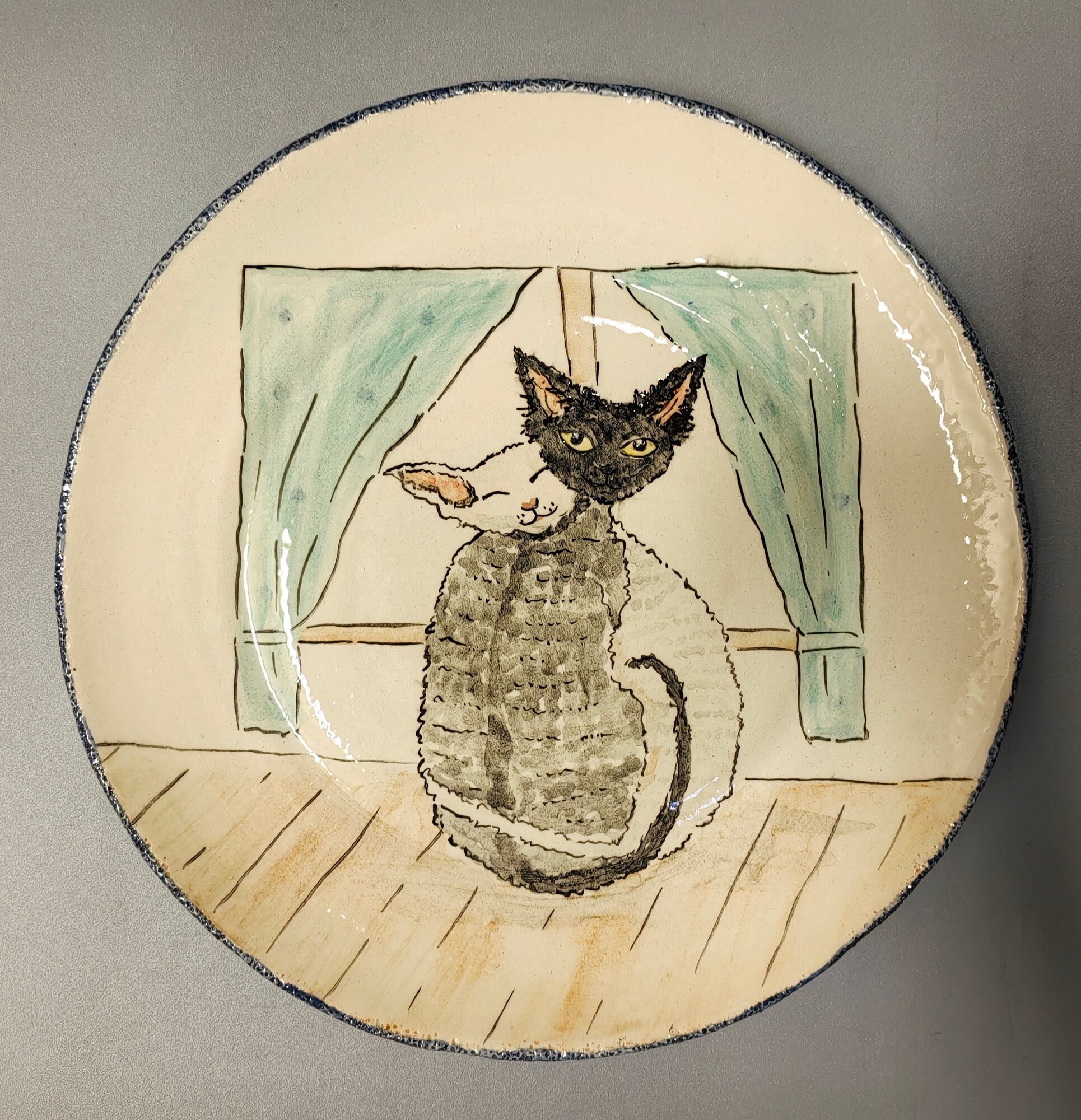 Авторская тарелка ручной работы Irina Volvach Art Ceramics "Влюблённые девон-рексы"