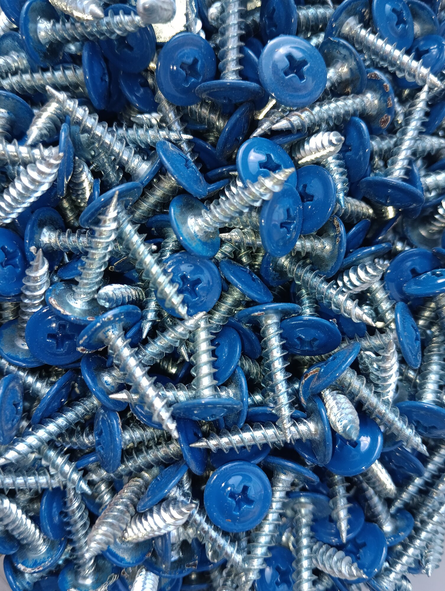 Саморезы (100 штук) с прессшайбой острый 4,2 х 19 RAL 5005 синий