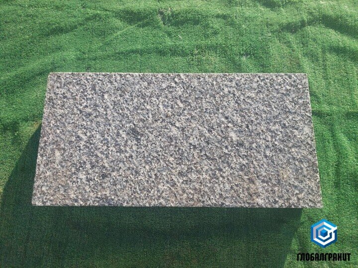 Гранитная плитка 600*300 на 28 мм. Гранит С-018 Б термо