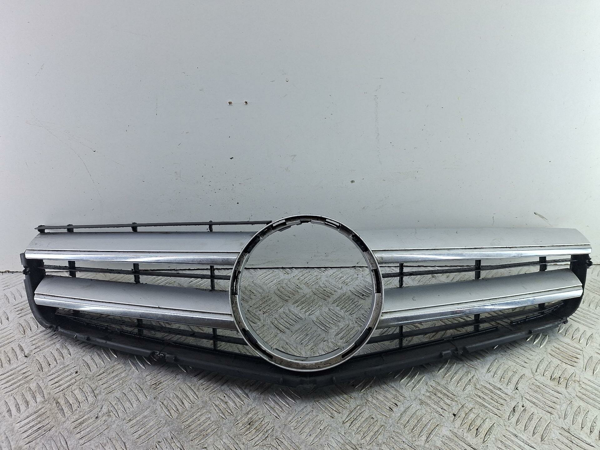 Решетка радиатора Mercedes-Benz E W212 C207 2011 A2078880183