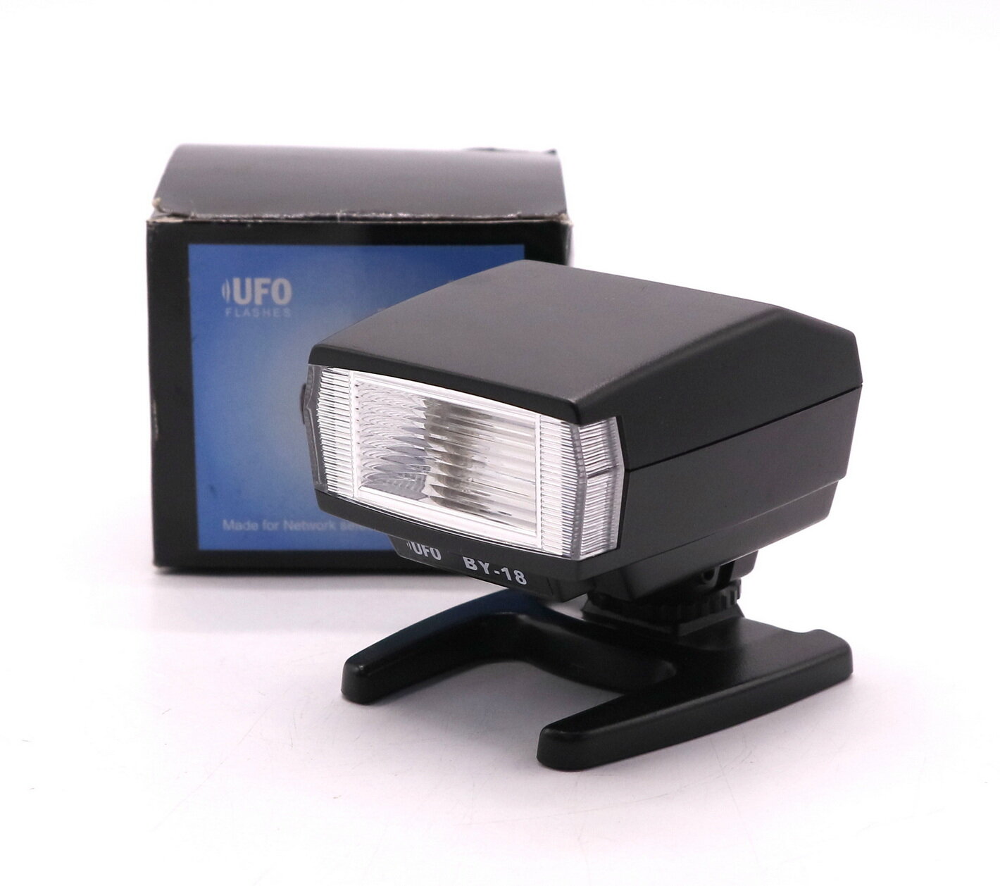 Внешняя фотовспышка Ufo BY-18 в упаковке