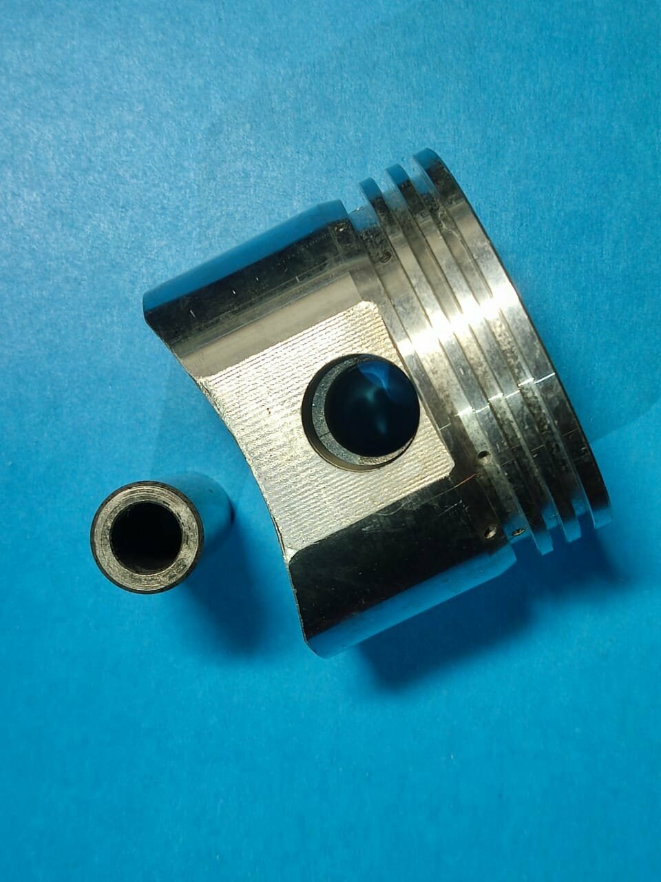 Поршень D80 и палец к поршневым блокам W80, V80 для компрессоров ремеза (REMEZA)