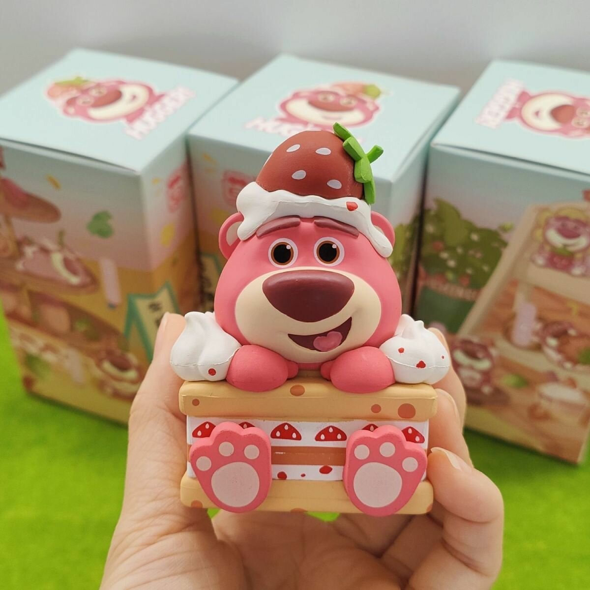 Фигурка мишки-земляники в виде торта для стола или авто, милый подарок молодым девушкам