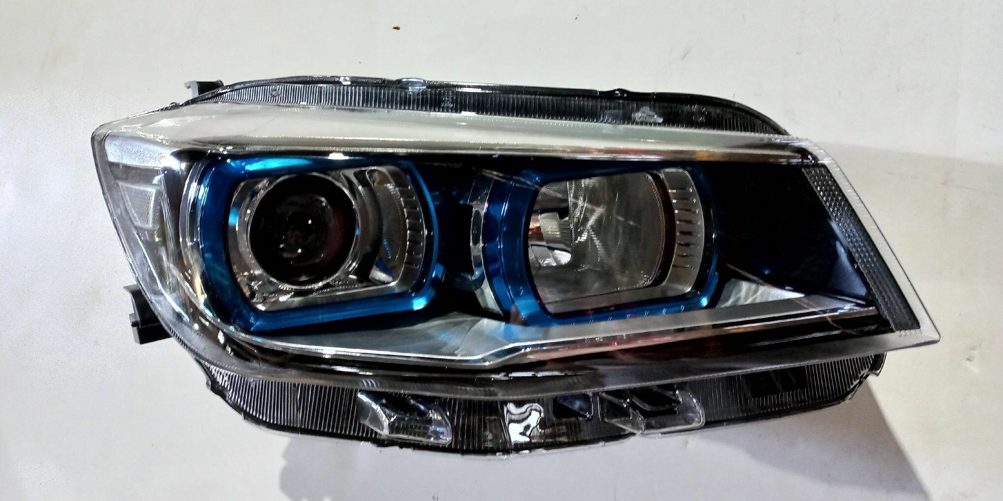 Фара правая Changan CS75 [1.8 16V 6AT внедорожник 4X2] S3010340101