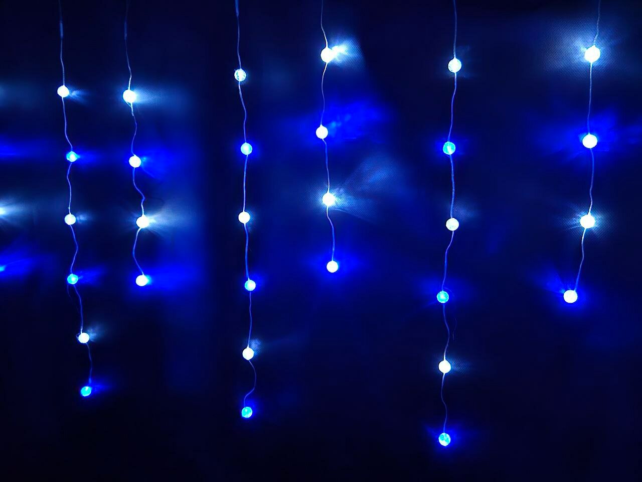 Гирлянда светодиодная - Карниз/ бахрома "Шарики", 100 LED, белая+синяя, 3 м, 8 режимов, с возможностью наращивания