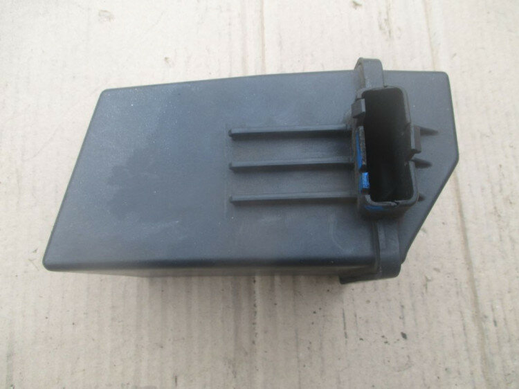 Воздушного фильтра - Резонатор 98AB9F763MA Форд Фокус 1 - дефект - скол крепежа