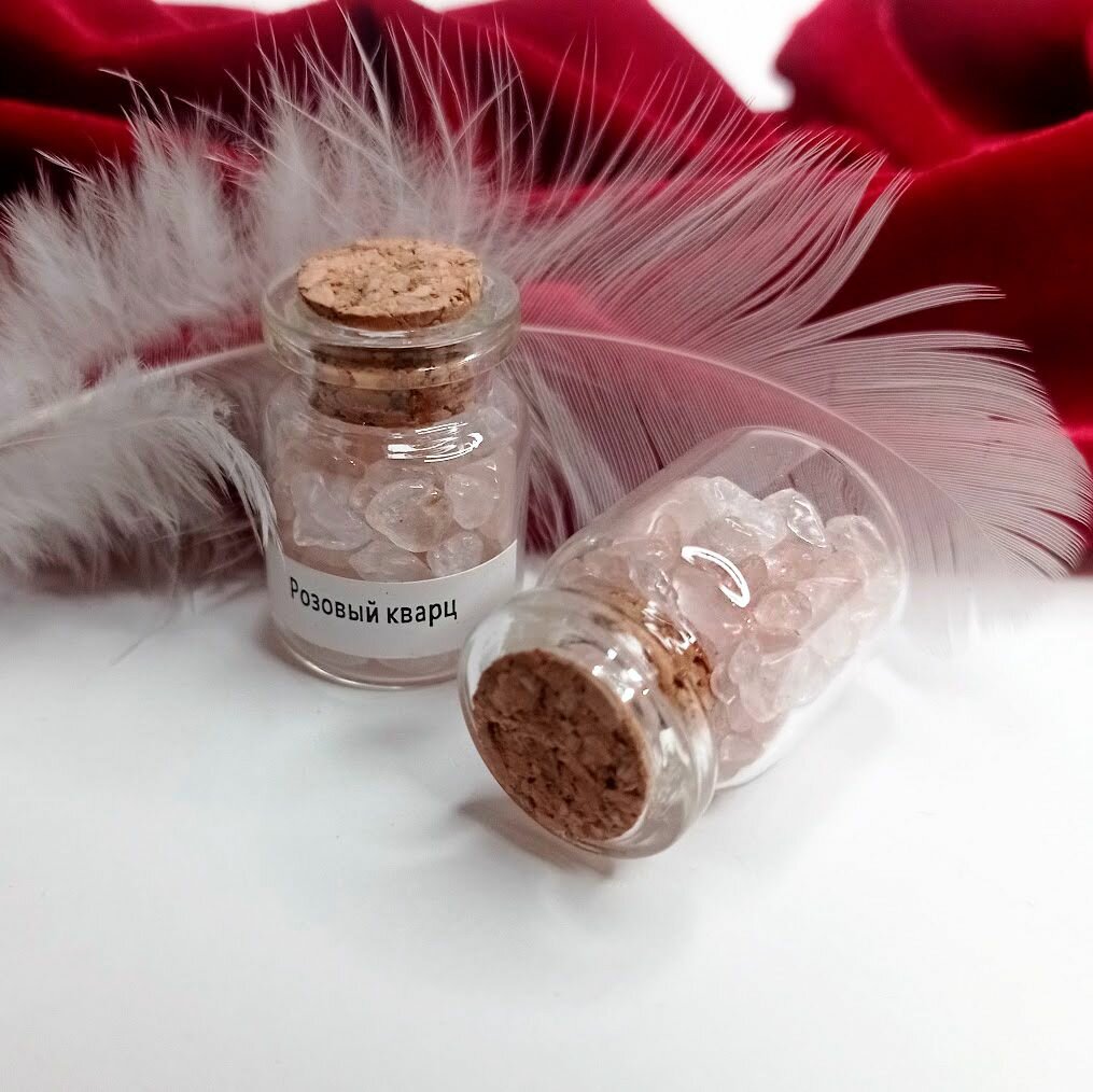 Розовый кварц натуральный камень крошка в баночке / амулет, талисман бутылочка 1 шт, 10 мл