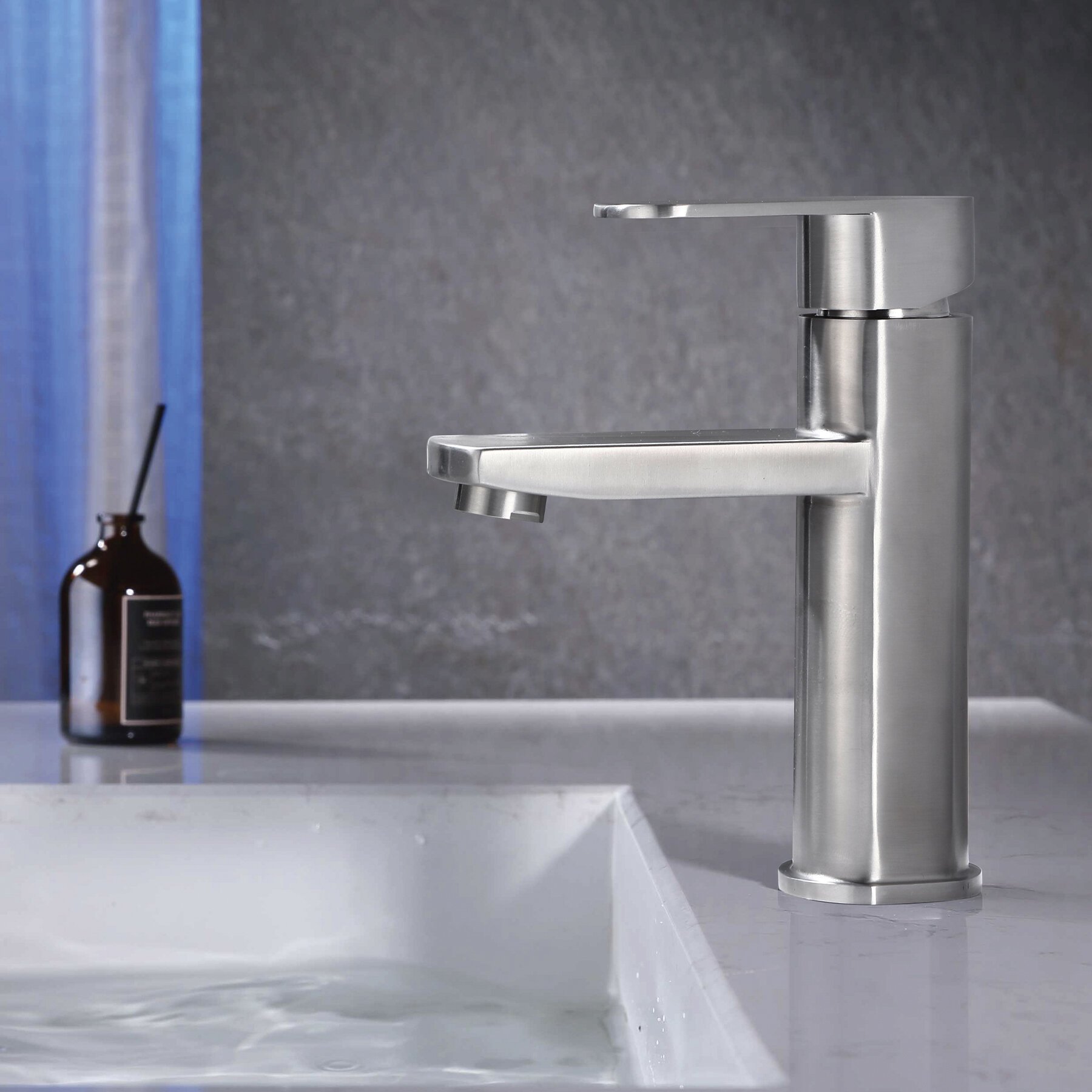 Смеситель для раковины и умывальника из нержавеющей стали HN10304-G цвет сатин от бренда Hansen