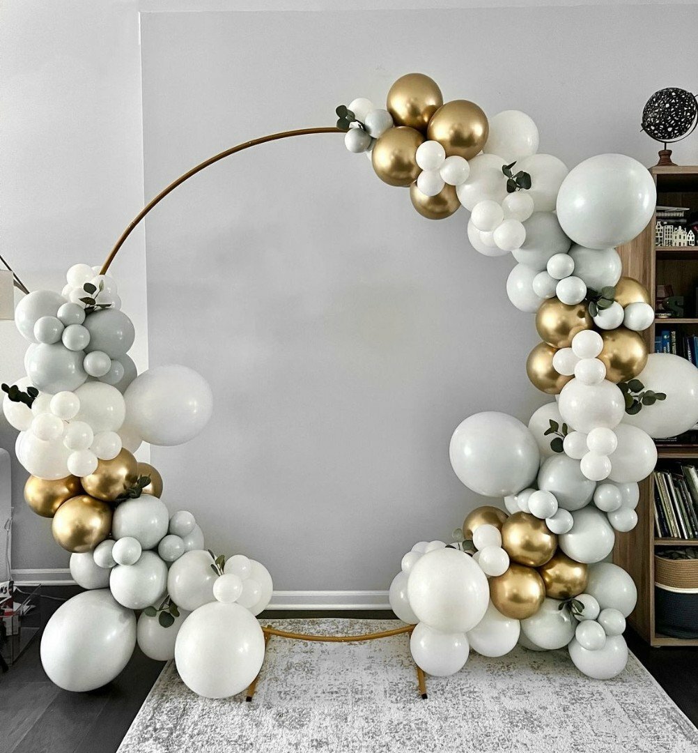 Фотозона из шаров на каркасе "Шик"