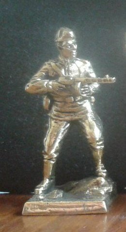 Бронзовая статуэтка Солдат с ППШ (серия Штурм Сапун горы1944 год)
