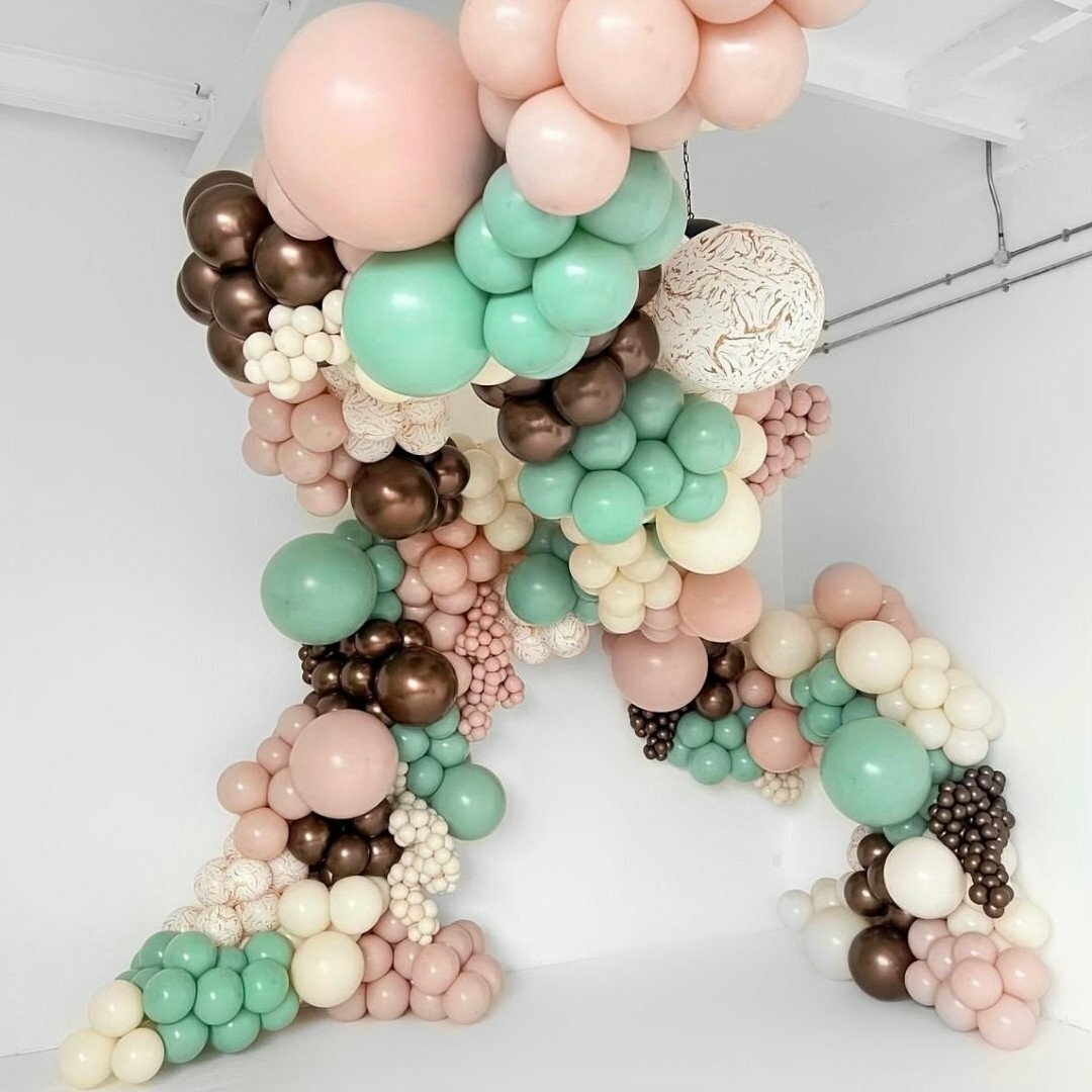 Фотозона из шаров в трёхмерном пространстве "Стильный праздник"