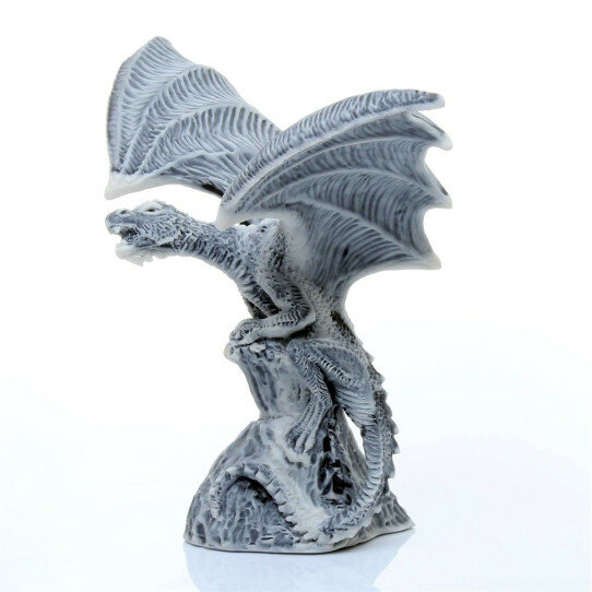 Статуэтка из камня "Дракон с расправленными крыльями"