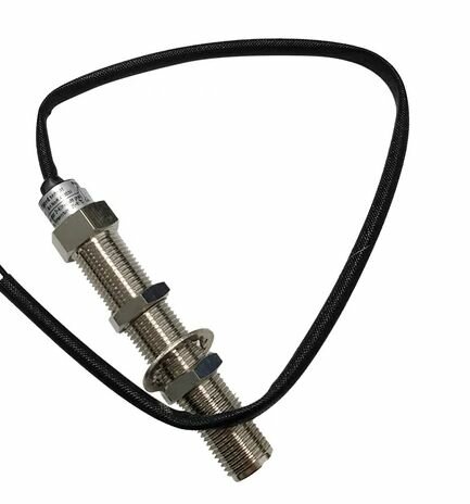 Магнитно-электрический датчик тахометра, трехпроводной, 80x60 мм (общая длина x длина резьбовой части), резьба M18x1,5 мм (10252273)