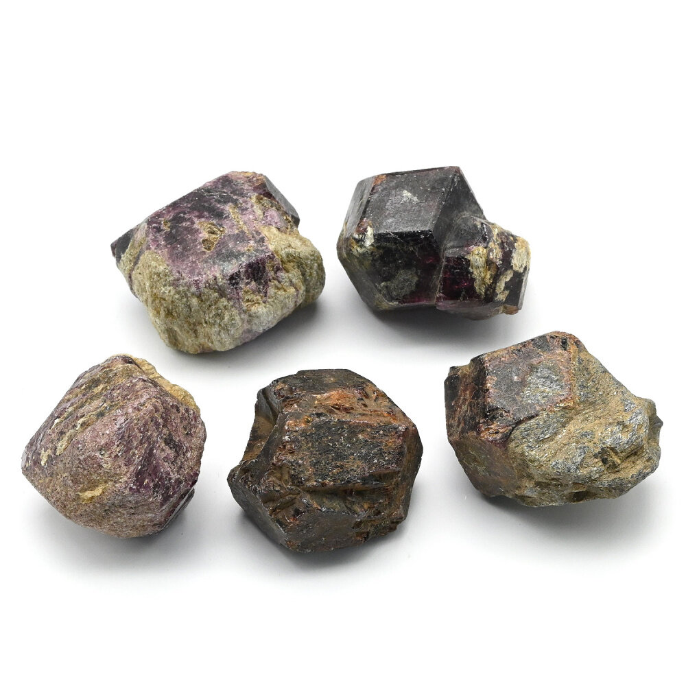 Минерал гранат 33*28*28мм, 50-59г .