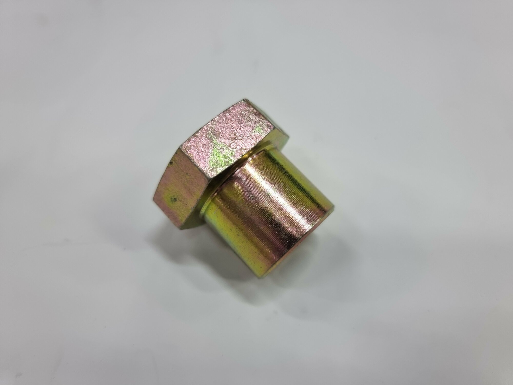 Гайка первичного вала КПП