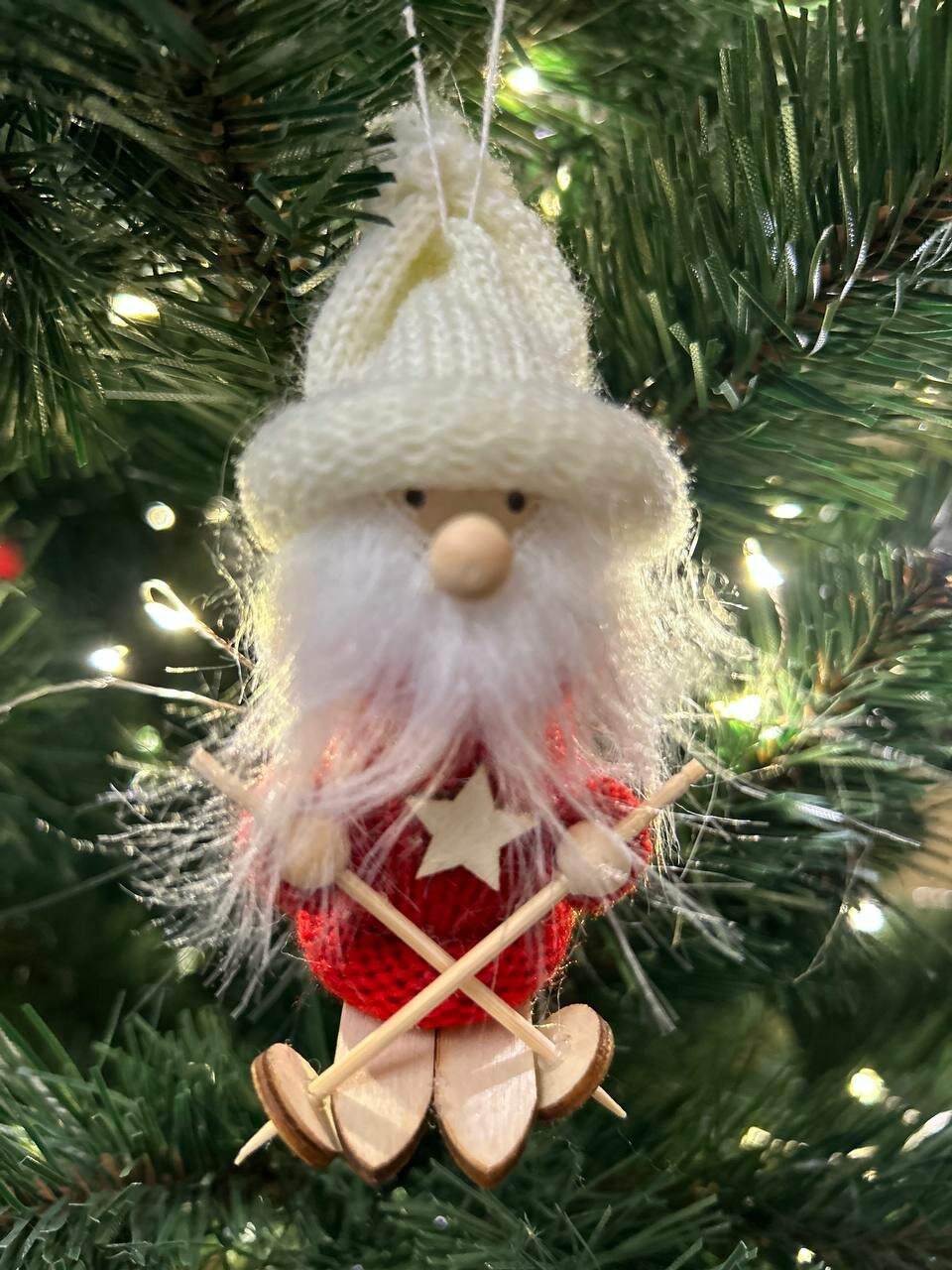 Дед Мороз на лыжах, Подарок на Новый Год украшение на елку, кулон, новогодние украшения, красная игрушка, Елочная игрушка