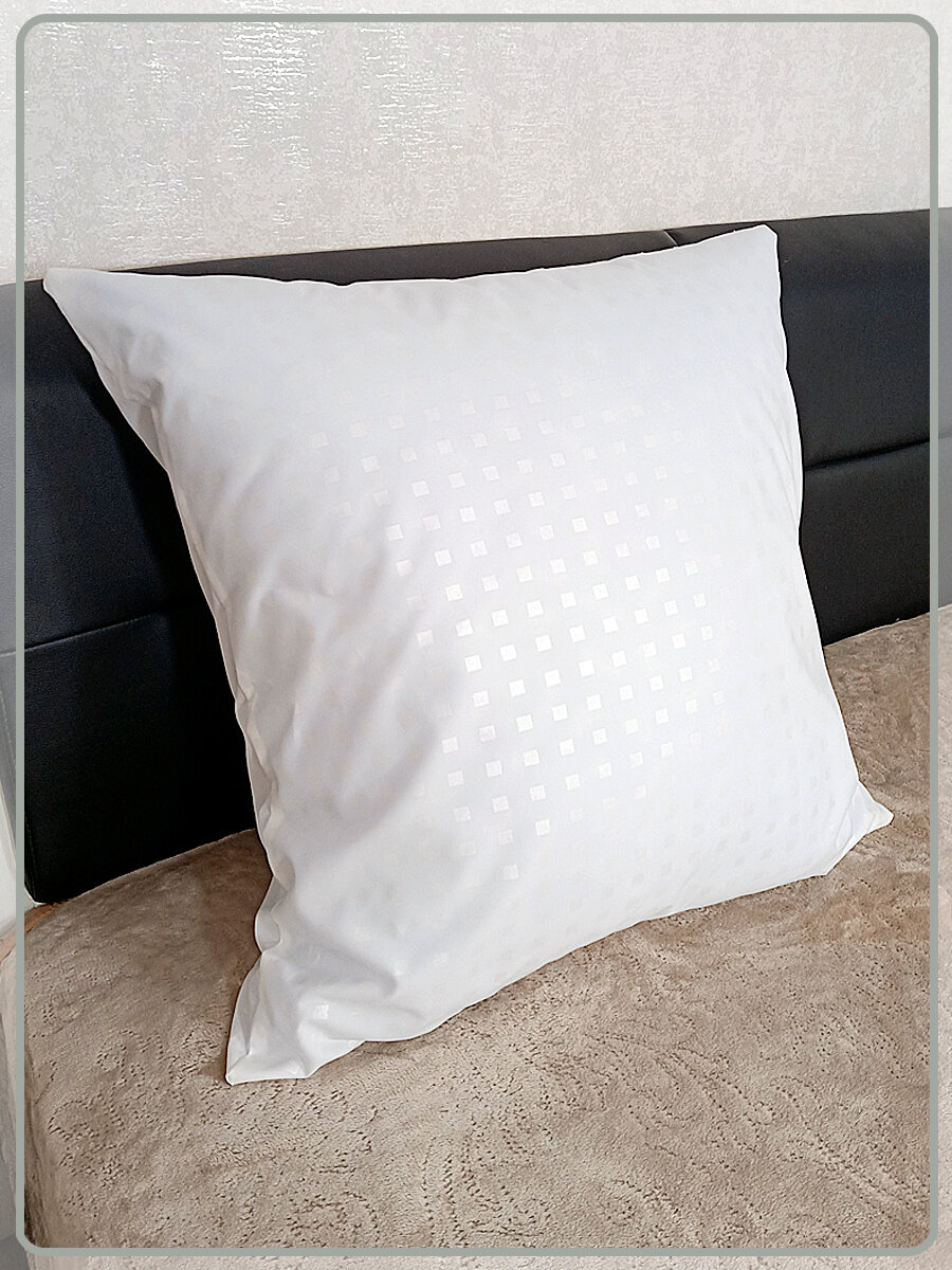 Наперник на молнии Шашки белые с кантом 60х60