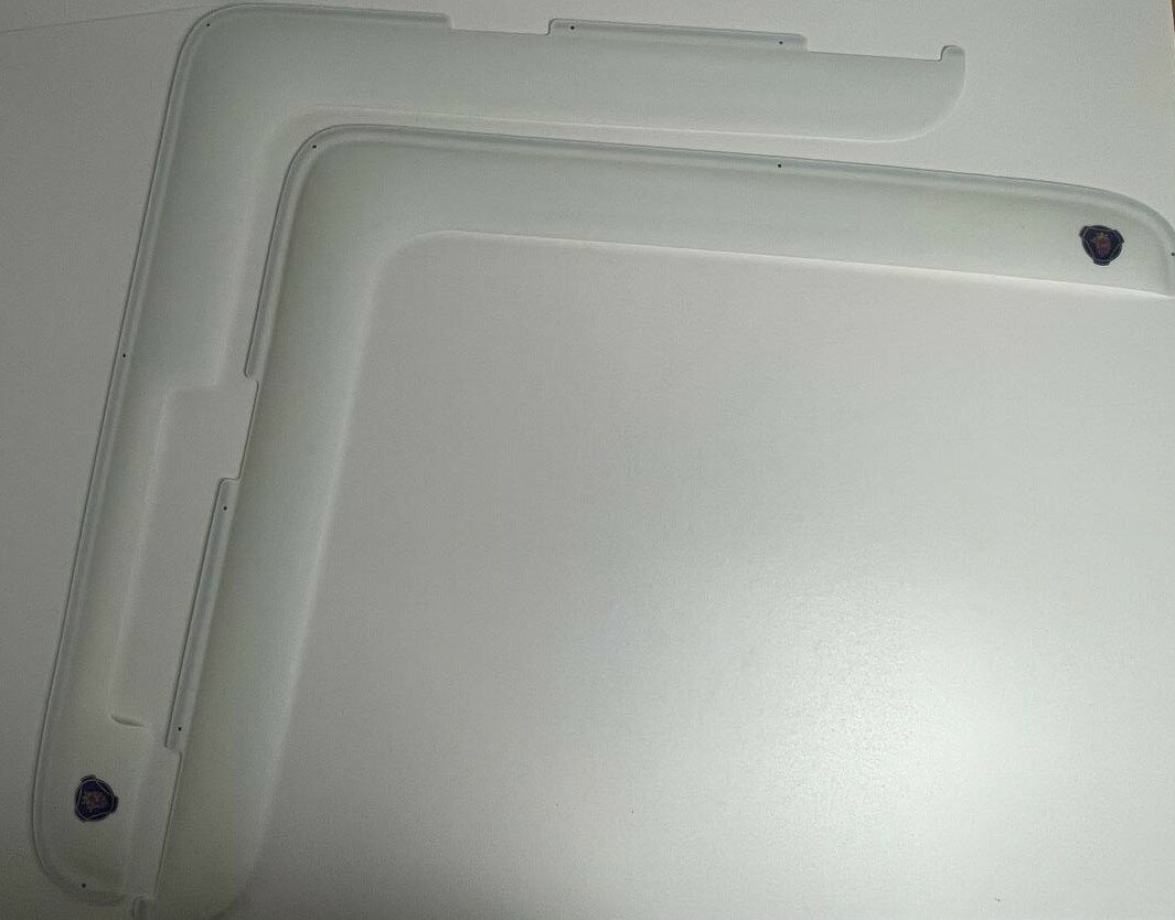 Дефлектор двери (ветровики) с лого на SCANIA серия 4/5/6 (84/94/114/144), Белые