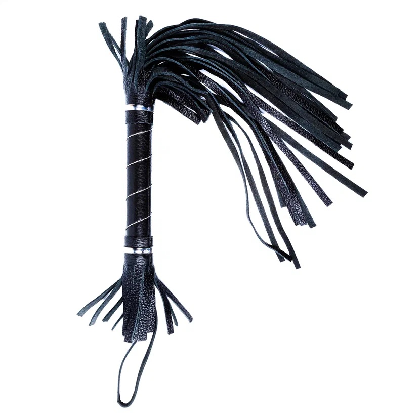 98011 Fetish Dreams Флоггер черный из натуральной кожи с серебряным декором на рукояти. С жесткой рукояткой