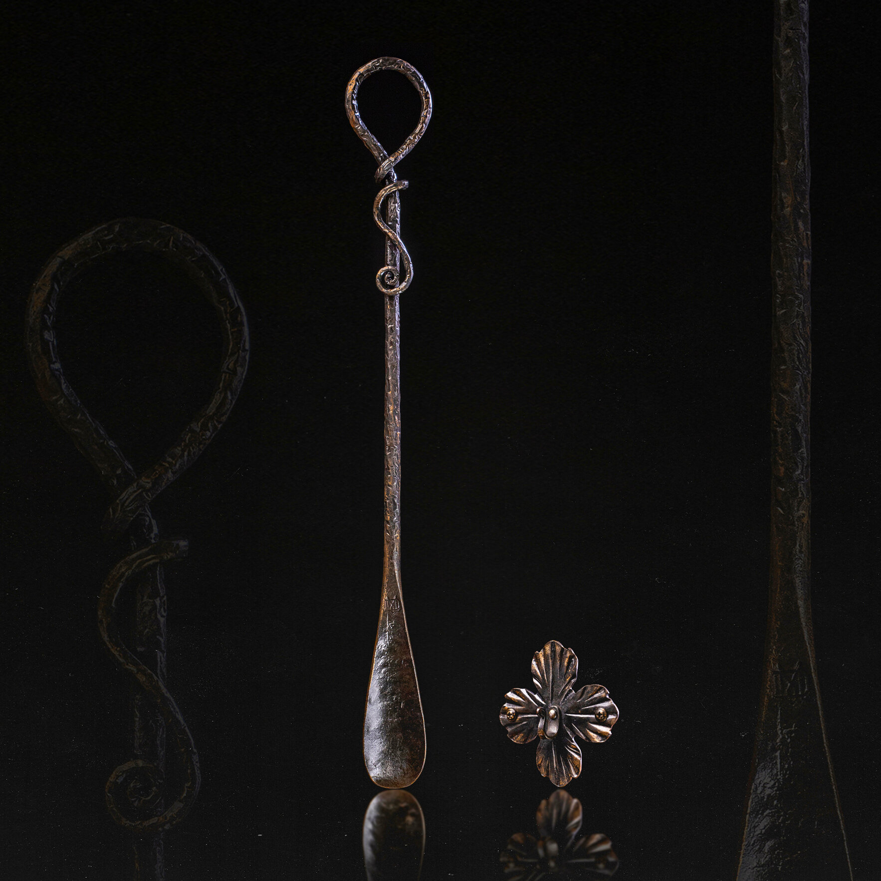 Ложка для обуви Blacksmith-Art "Колечко", кованая, 70 см, металлическая, золотисто-серая