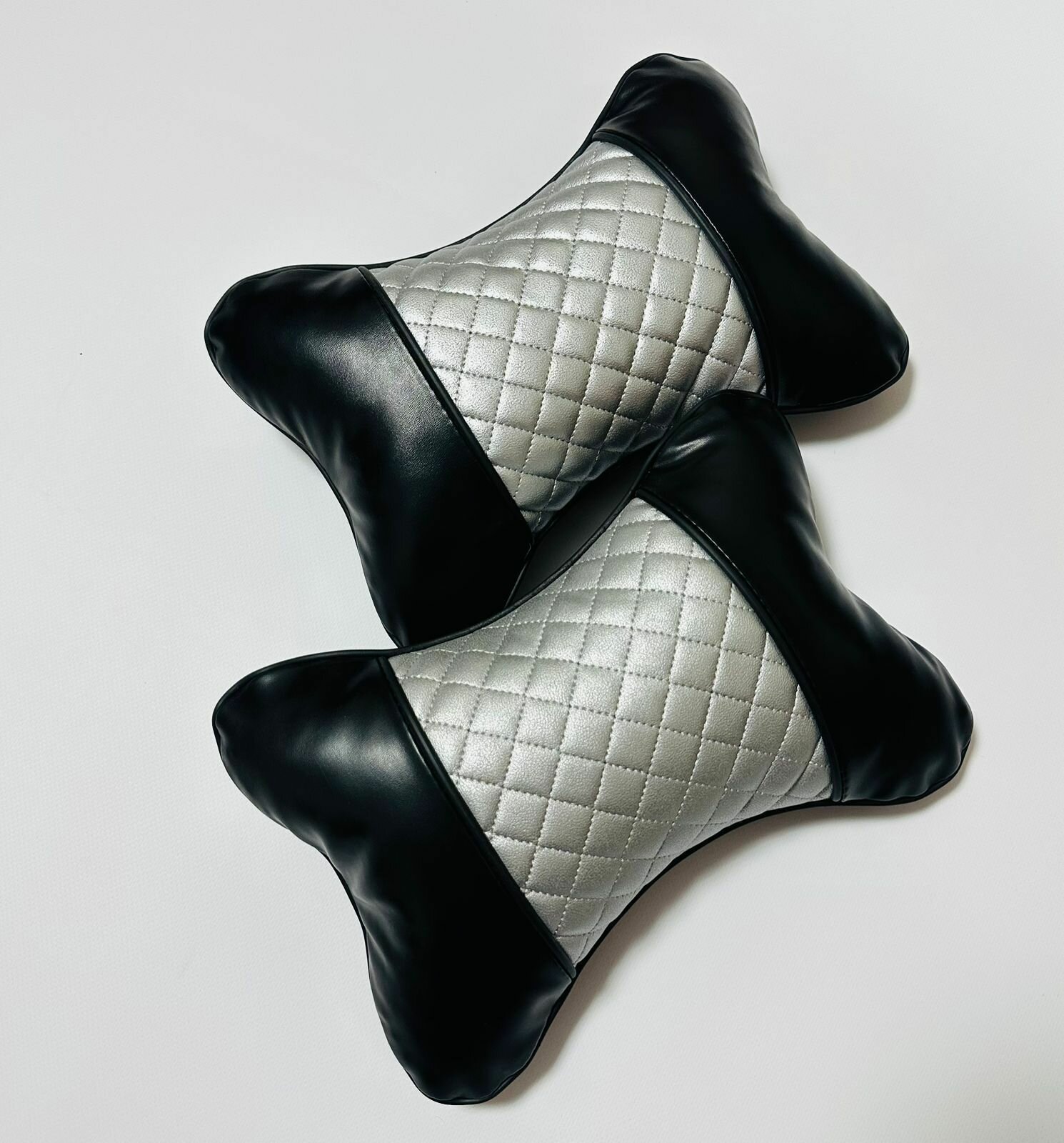 Подушка автомобильная на подголовник кожаная под шею, в машину, автоподушка из черной эко кожи 2 шт в комплекте