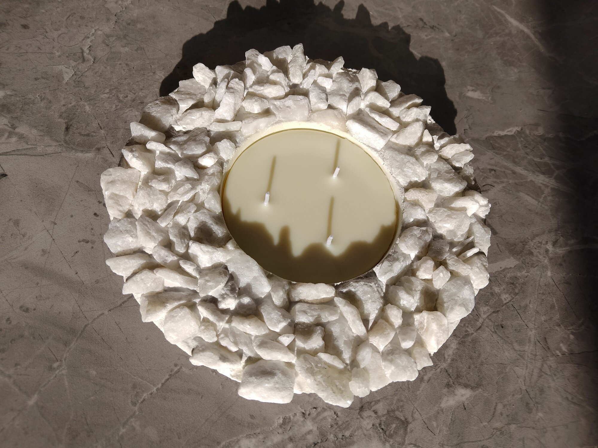 Свеча из бетона и мрамора