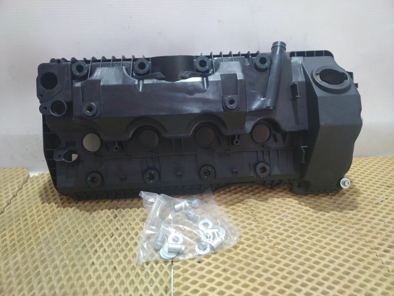 Клапанная крышка BMW 5-Series,7-Series, X5, E53 E70 N62B44