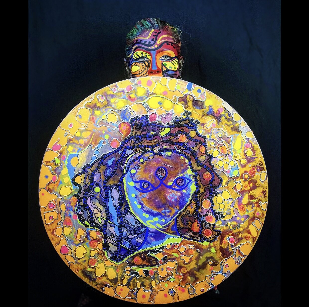 Картина Золотаревой Марины "Оранжевая планета", холст, акрил, круглая , диаметр 60см.