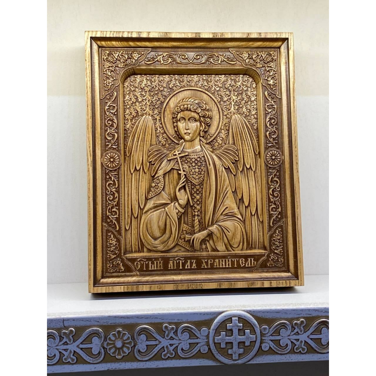 Икона Ангела Хранителя резная из дерева 19х23 см