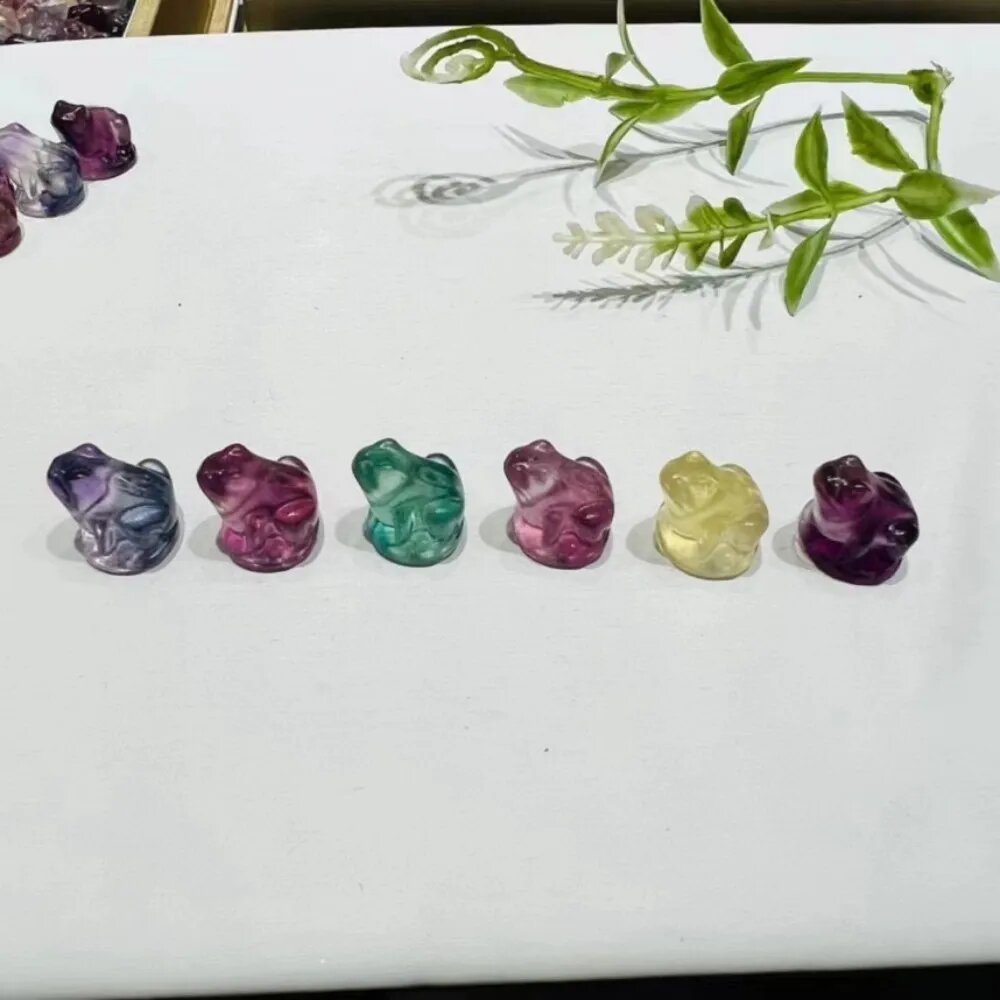 Натуральный радужный флюорит, мини-лягушка