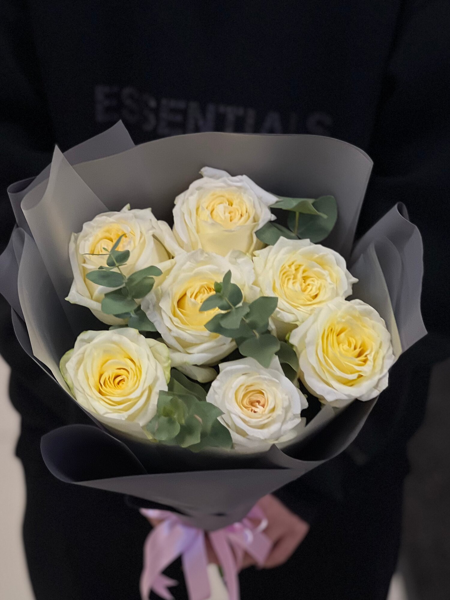 Цветы с доставкой, Букет из Эквадорских Премиум роз 7 шт с эвкалтптом