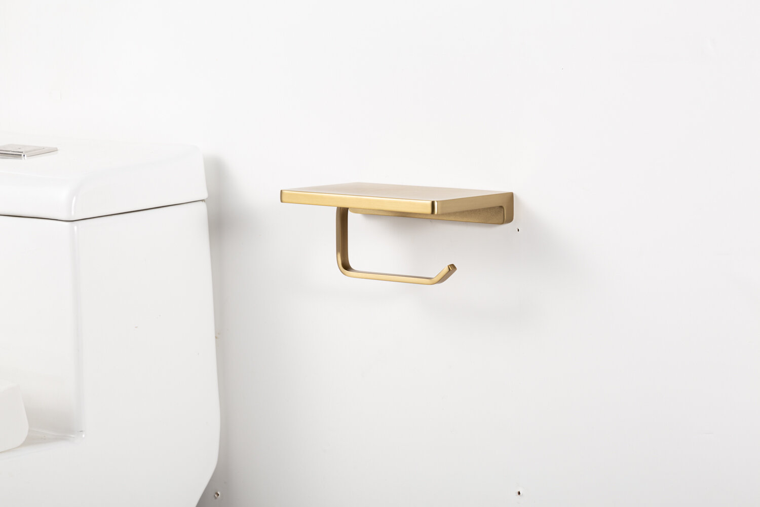 Держатель туалетной бумаги Gappo G30803-3 золотой сатин, с полочкой