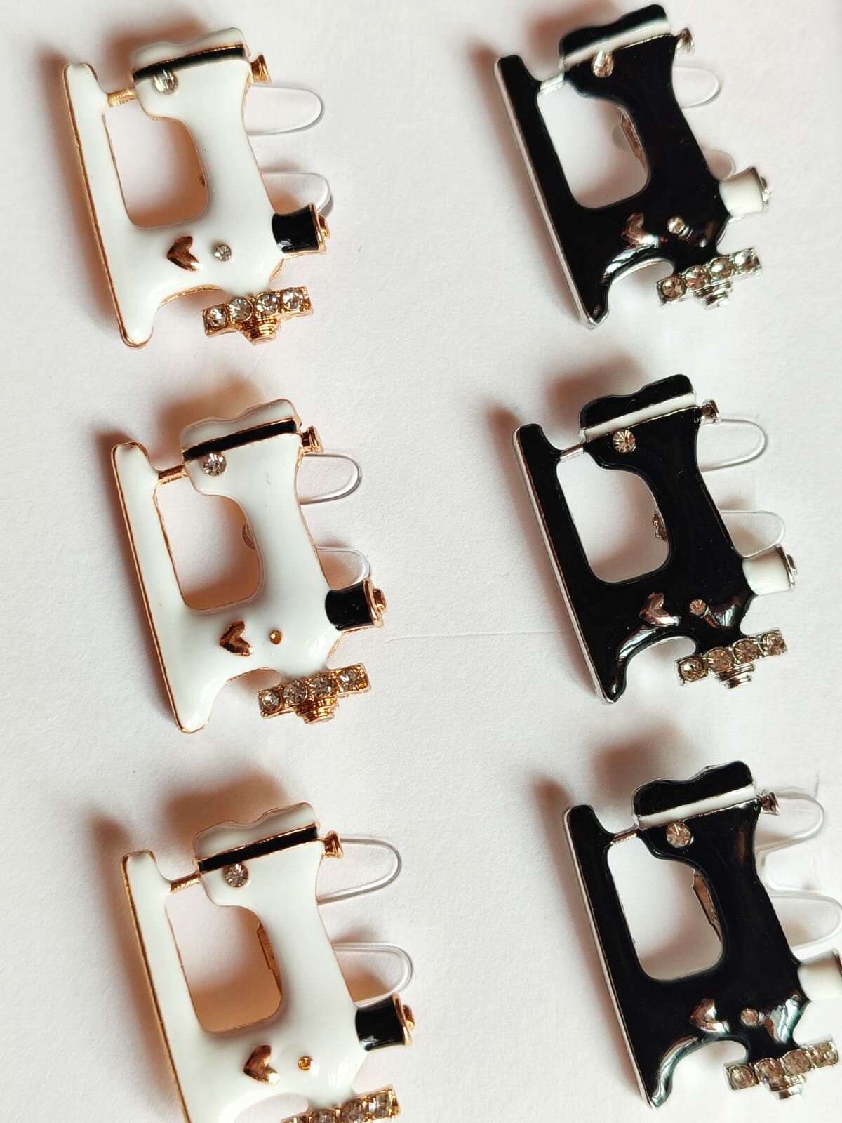 Брошь, стразы, эмаль