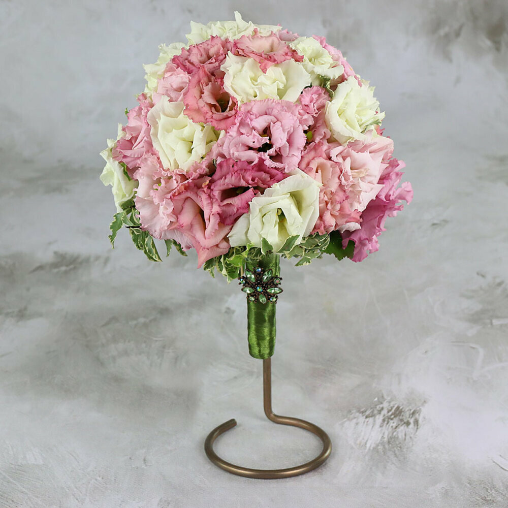 Букет невесты Букет Маркет, из лизиантуса и питтоспорума, под ленту, S-размер