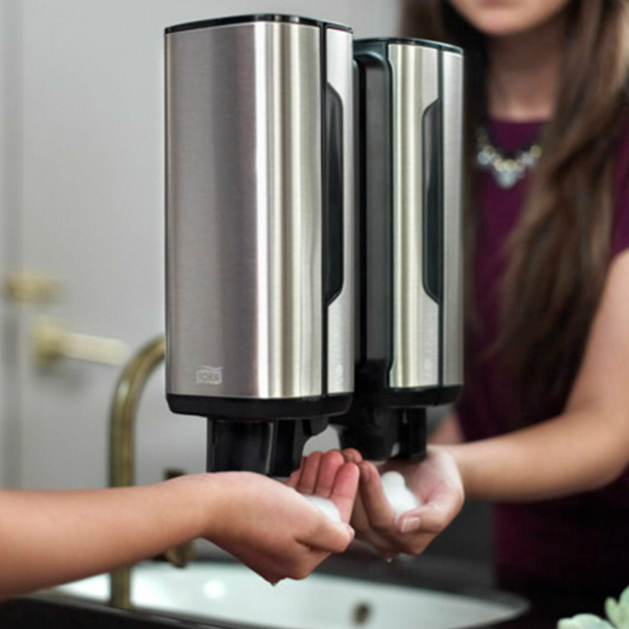 Диспенсер для мыла Tork Image Design S4 460010, нержавеющая сталь, серебристый металлик