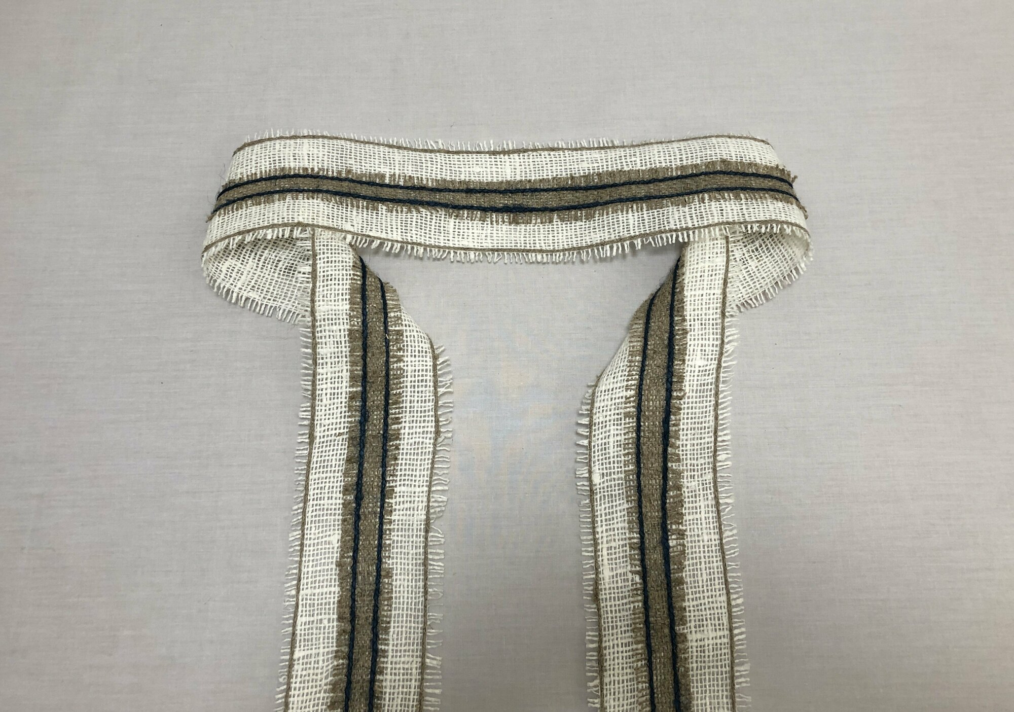 Лента льняная с кружевом, -л11-28, длина 1,52 м, ширина 9 см