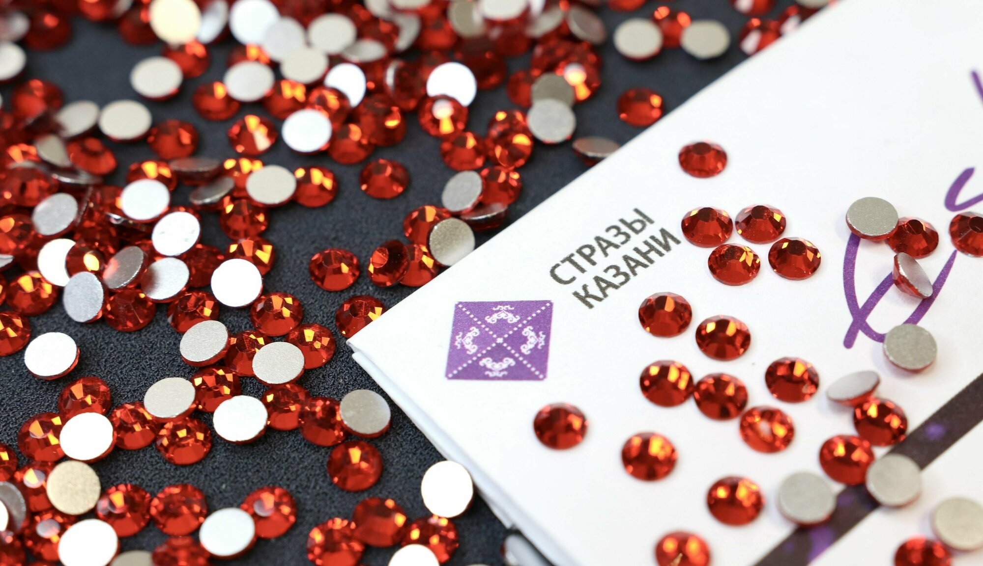 Стразы клеевые холодной фиксации Light Siam ss20 (4,7 мм) 140 шт. стеклянные, красные.