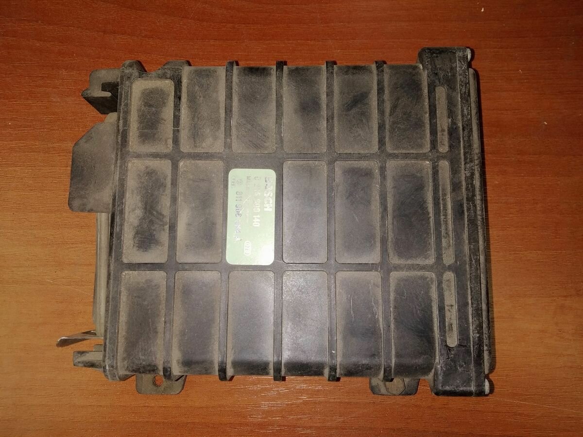 Блок управления двигателем Audi 80 100 811906264A 811906264A