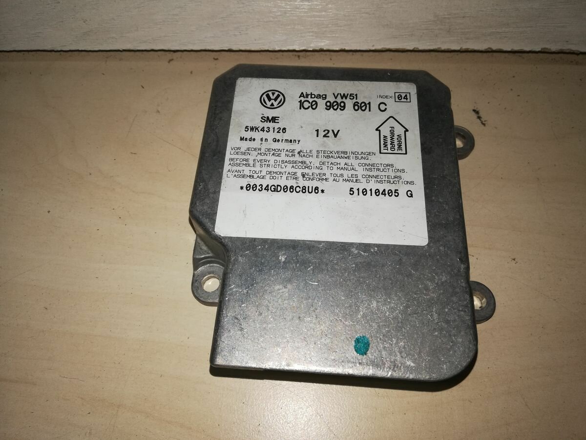 Блок управления подушек безопасности Skoda Fabia 1C0909601C