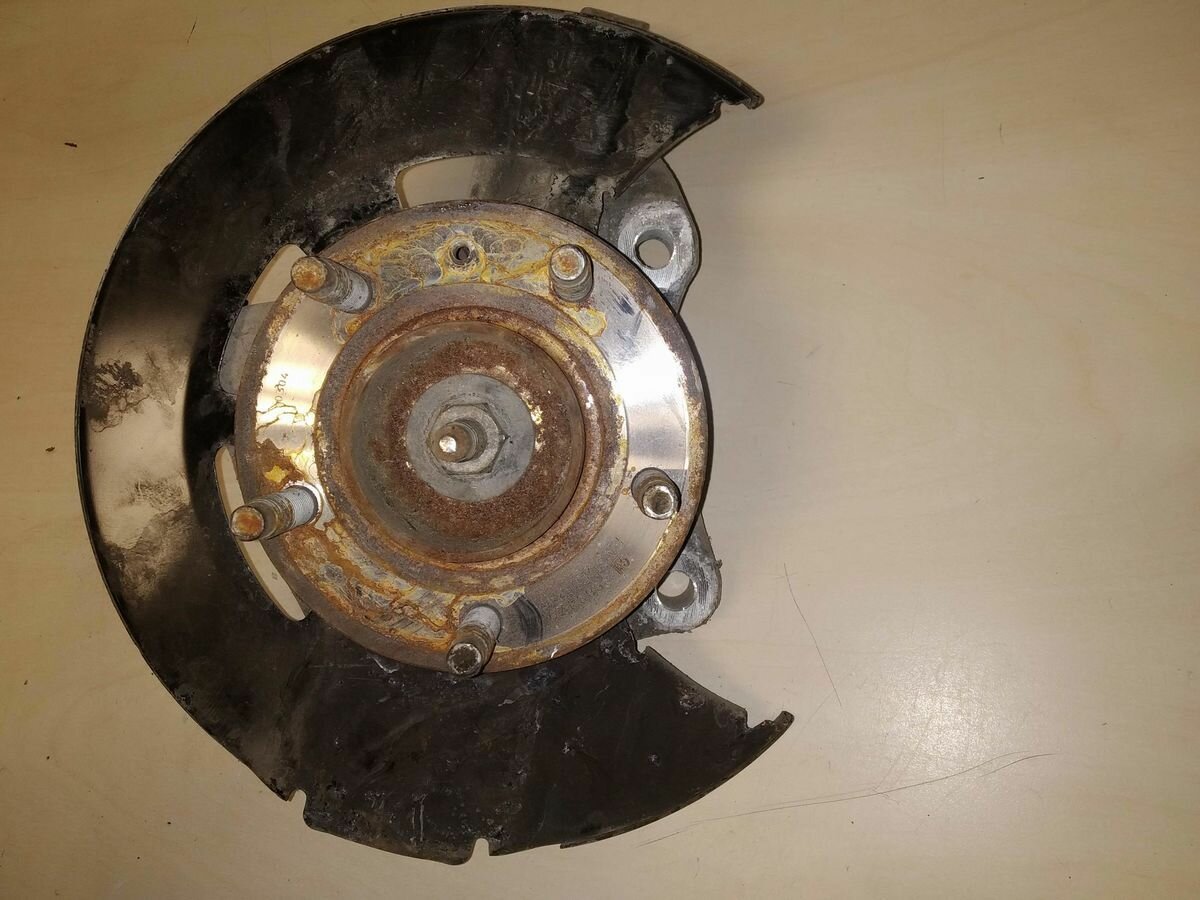 Кулак поворотный правый подшипник Opel Zafira C