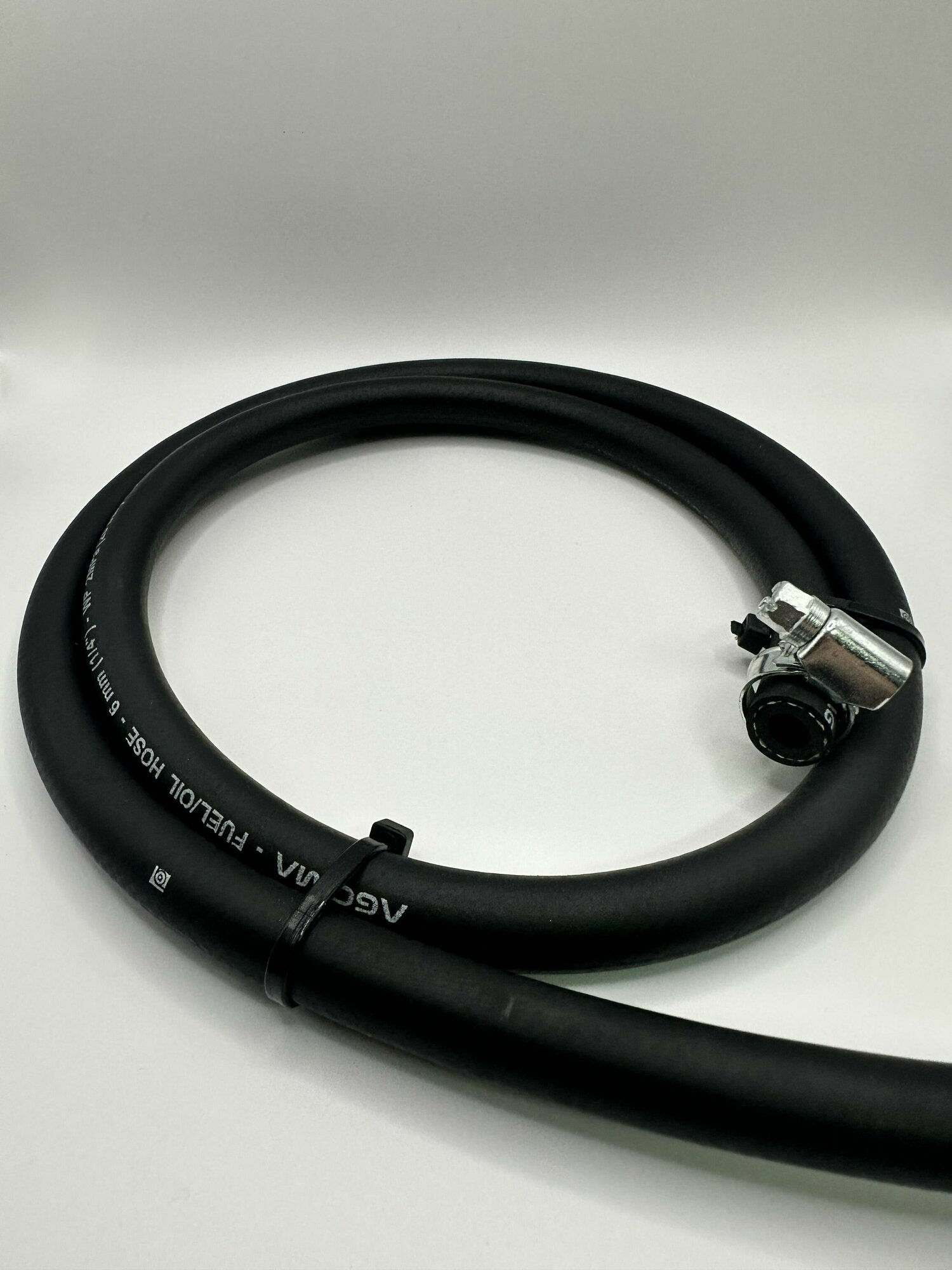 Шланг топливный 6мм бензо-масло стойкий/акпп охлаждения AGOMA 1 метр