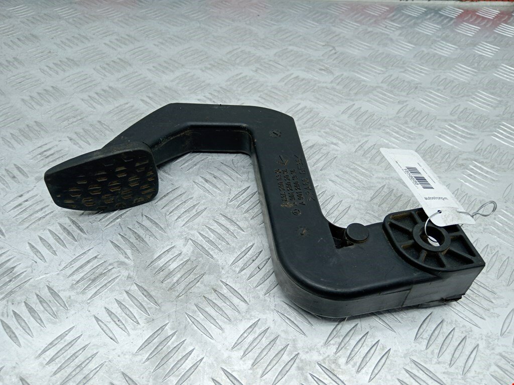 Педаль сцепления Mercedes Sprinter 1 (W901-905) A9012902016 арт. 1858686