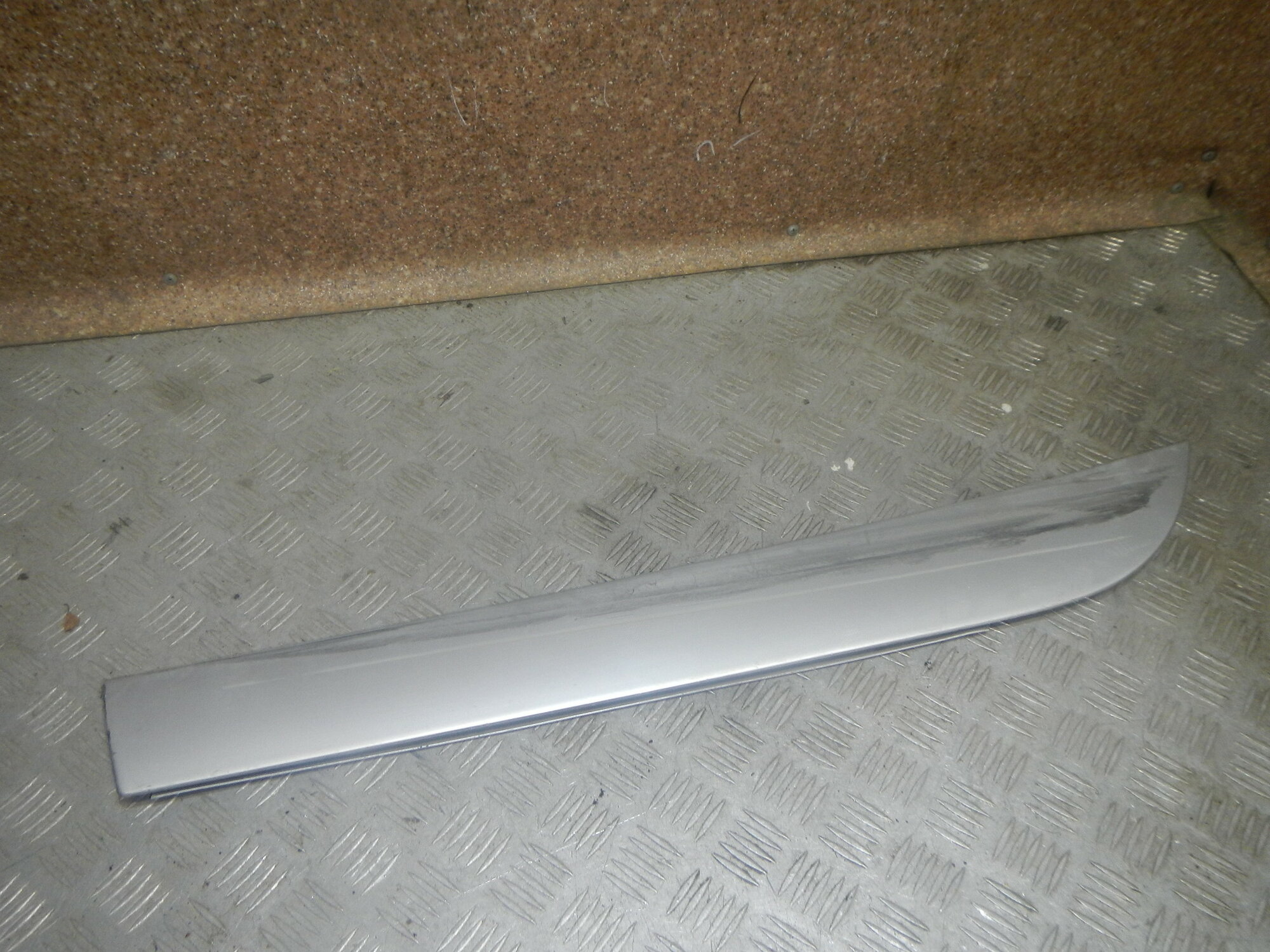 Б/У Молдинг двери задней левой, Audi (Ауди)-A6 (C6) (05-11) AUDI A6 (C6) (05-11) Задиры, нет куска кронштейна. 574426 VA...