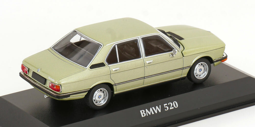 Модель коллекционная MAXICHAMPS Bmw 520 E12 1972 light green metallic / бмв светло зеленый — фото 1