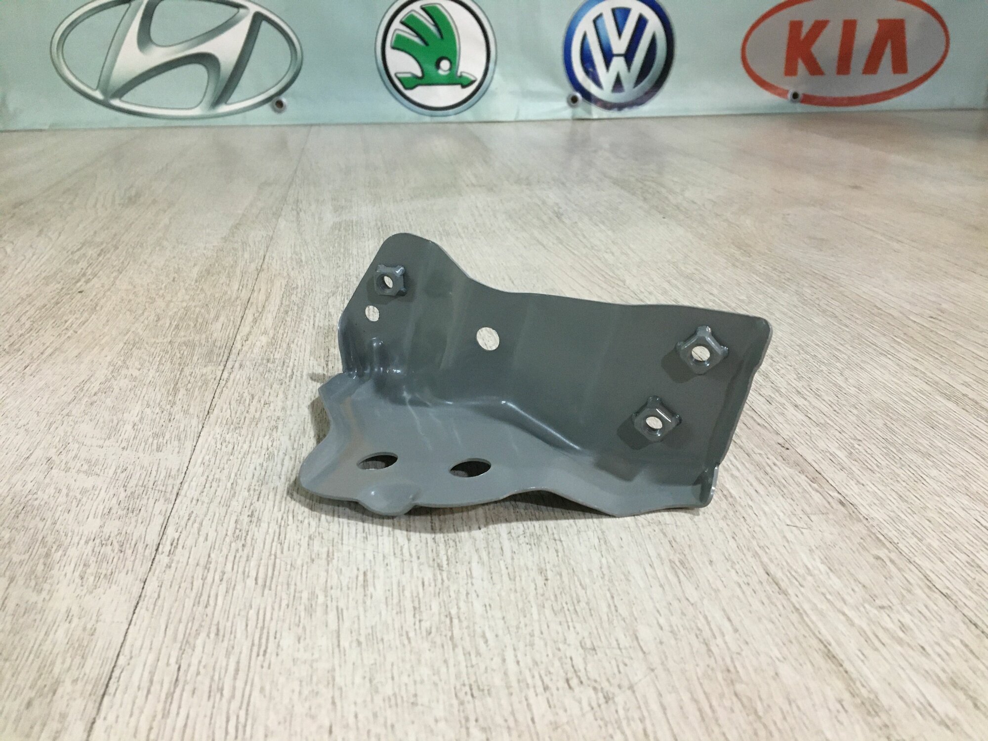 Кронштейн крепления крыла переднего правого Hyundai Солярис 10-17