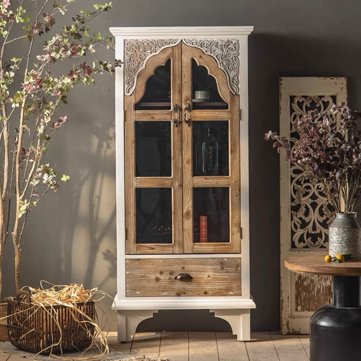 Винтажный шкаф-витрина Instambul в восточном стиле