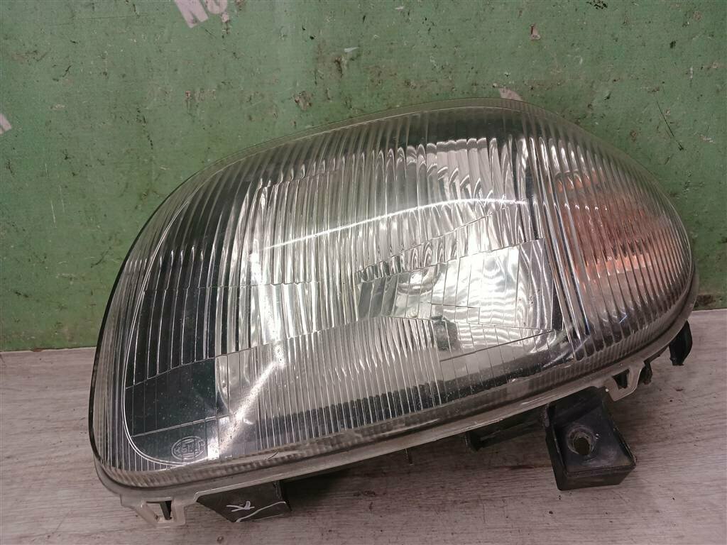 Фара левая Renault Clio 2 Symbol 1998-2008